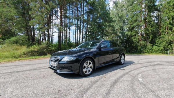 Melns Audi A4 2008 Viļņa, ar dzinēja tilpumu 2.00 L un nobraukumu 358 tūkst. km par 4000 €, foto 3 vietnē AUTOMOTO.COM.LV