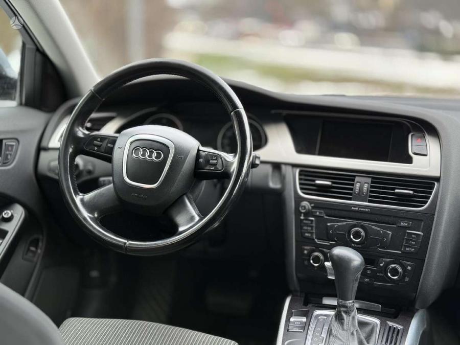 Melns Audi A4 2009 Viļņa, ar dzinēja tilpumu 2.00 L un nobraukumu 289 tūkst. km par 4900 €, foto 8 vietnē AUTOMOTO.COM.LV