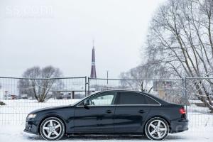 Black Audi A4 2009 in Riga, with an engine capacity of 2.00 L and mileage of 318 thousand km for 7690 €, photo 4 on AUTOMOTO.COM.LV