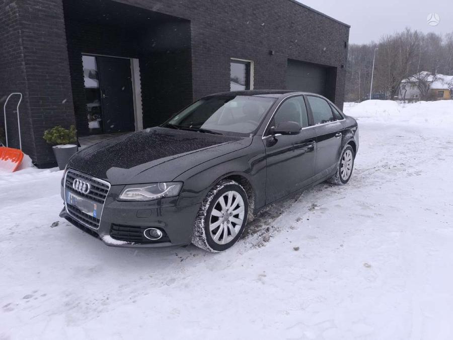 Black Audi A4 2009 in Taurage, with an engine capacity of 2.97 L and mileage of 295 thousand km for 4950 €, photo 3 on AUTOMOTO.COM.LV