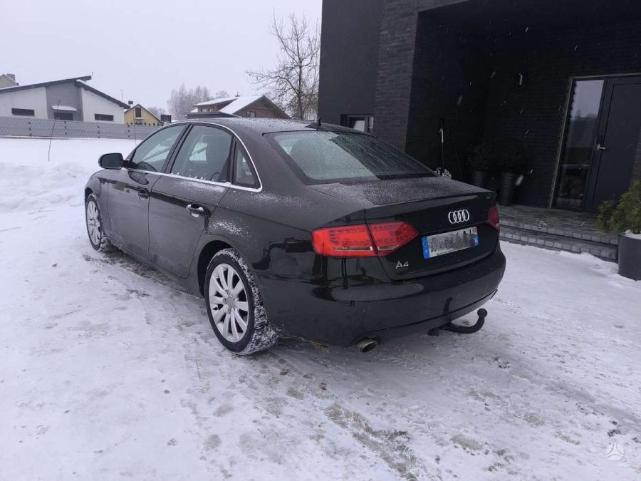 Black Audi A4 2009 in Taurage, with an engine capacity of 2.97 L and mileage of 295 thousand km for 4950 €, photo 4 on AUTOMOTO.COM.LV