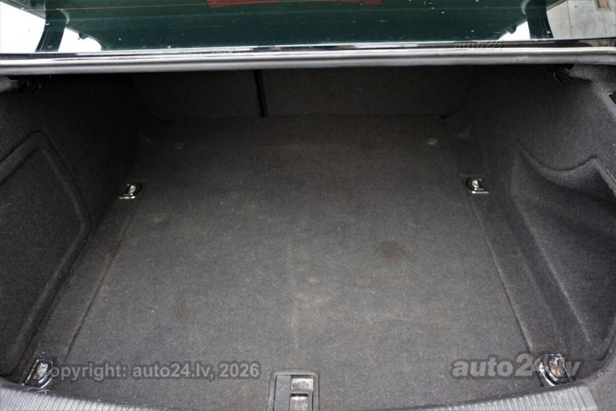 Melns Audi A4 2009 Tallina, ar dzinēja tilpumu 2.70 L un nobraukumu 381 tūkst. km par 4000 €, foto 17 vietnē AUTOMOTO.COM.LV