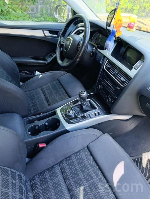Black Audi A4 2009 in Riga, with an engine capacity of 2.00 L and mileage of 338 thousand km for 4300 €, photo 6 on AUTOMOTO.COM.LV