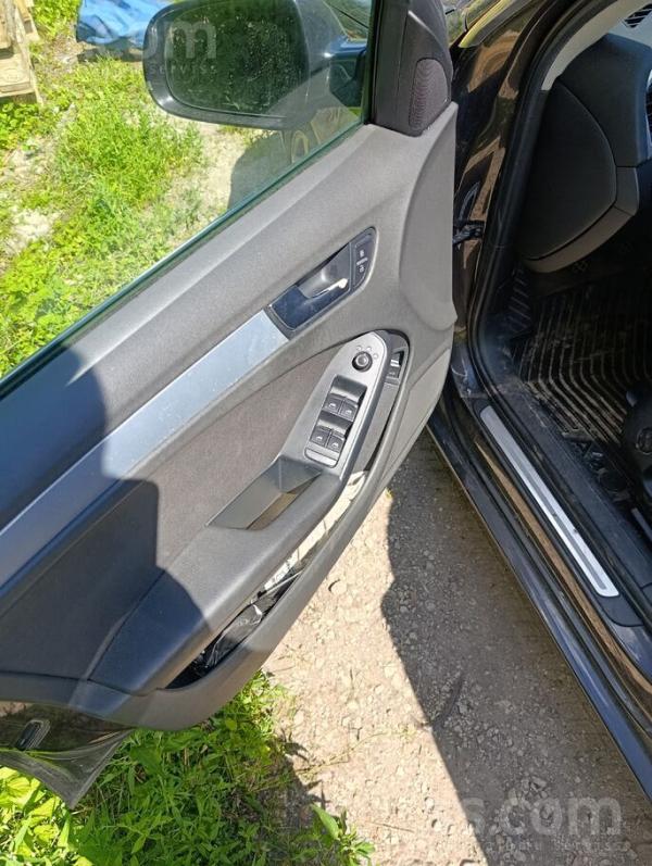 Black Audi A4 2009 in Riga, with an engine capacity of 2.00 L and mileage of 338 thousand km for 4300 €, photo 10 on AUTOMOTO.COM.LV