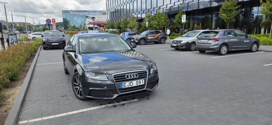 Black Audi A4 2009 in Vilnius, with an engine capacity of 1.80 L and mileage of 206 thousand km for 3200 €, photo 4 on AUTOMOTO.COM.LV