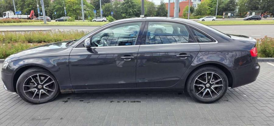 Black Audi A4 2009 in Vilnius, with an engine capacity of 1.80 L and mileage of 206 thousand km for 3200 €, photo 12 on AUTOMOTO.COM.LV