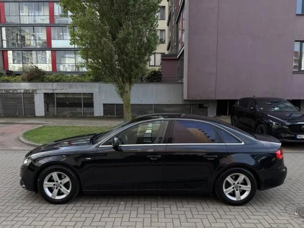 Black Audi A4 2009 in Riga, with an engine capacity of 2.00 L and mileage of 355 thousand km for 4990 €, photo 3 on AUTOMOTO.COM.LV