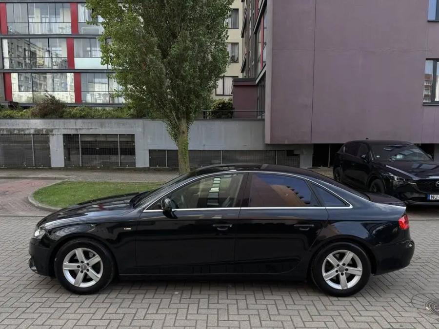 Black Audi A4 2009 in Riga, with an engine capacity of 2.00 L and mileage of 355 thousand km for 4990 €, photo 4 on AUTOMOTO.COM.LV