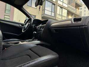 Black Audi A4 2009 in Riga, with an engine capacity of 2.00 L and mileage of 355 thousand km for 4990 €, photo 11 on AUTOMOTO.COM.LV