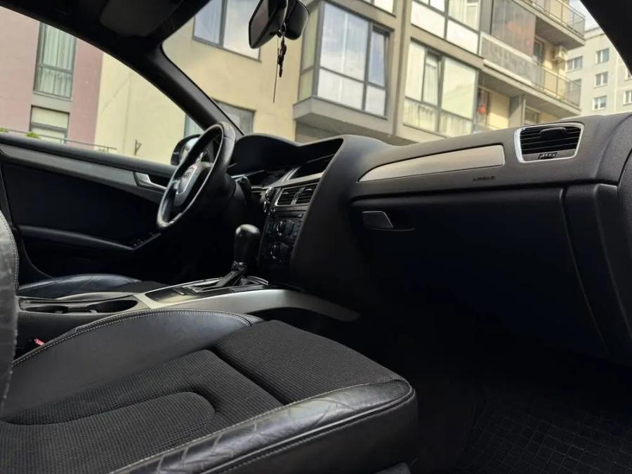 Black Audi A4 2009 in Riga, with an engine capacity of 2.00 L and mileage of 355 thousand km for 4990 €, photo 11 on AUTOMOTO.COM.LV