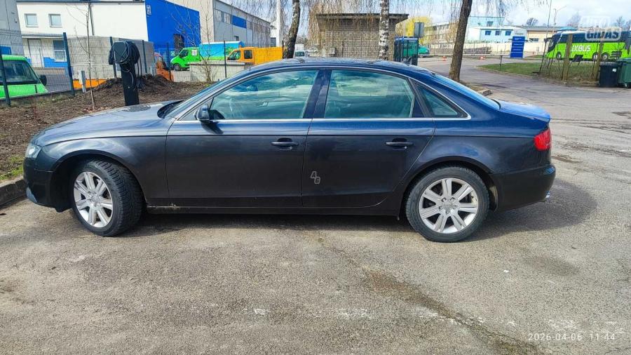 Black Audi A4 2010 in Vilnius, with an engine capacity of 2.70 L and mileage of 363 thousand km for 3200 €, photo 21 on AUTOMOTO.COM.LV