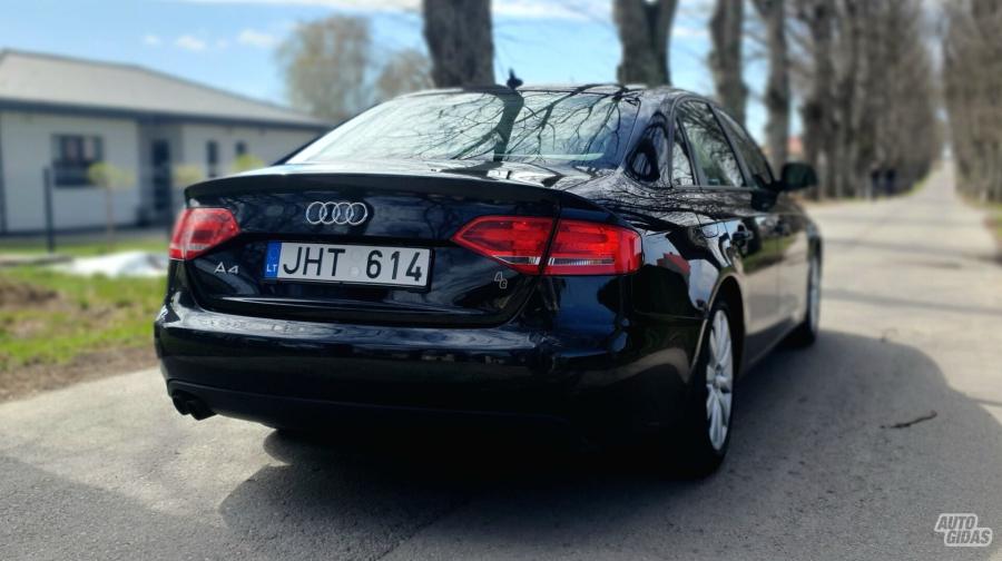 Black Audi A4 2010 in Vilnius, with an engine capacity of 2.00 L and mileage of 320 thousand km for 3200 €, photo 3 on AUTOMOTO.COM.LV