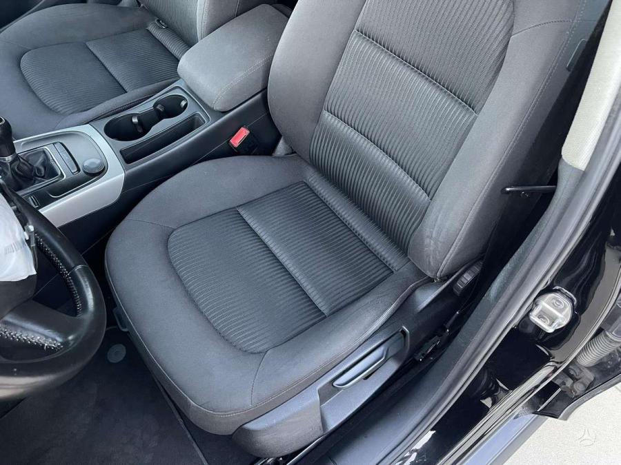 Black Audi A4 2010 in Klaipeda, with an engine capacity of 1.97 L and mileage of 382 thousand km for 2100 €, photo 17 on AUTOMOTO.COM.LV