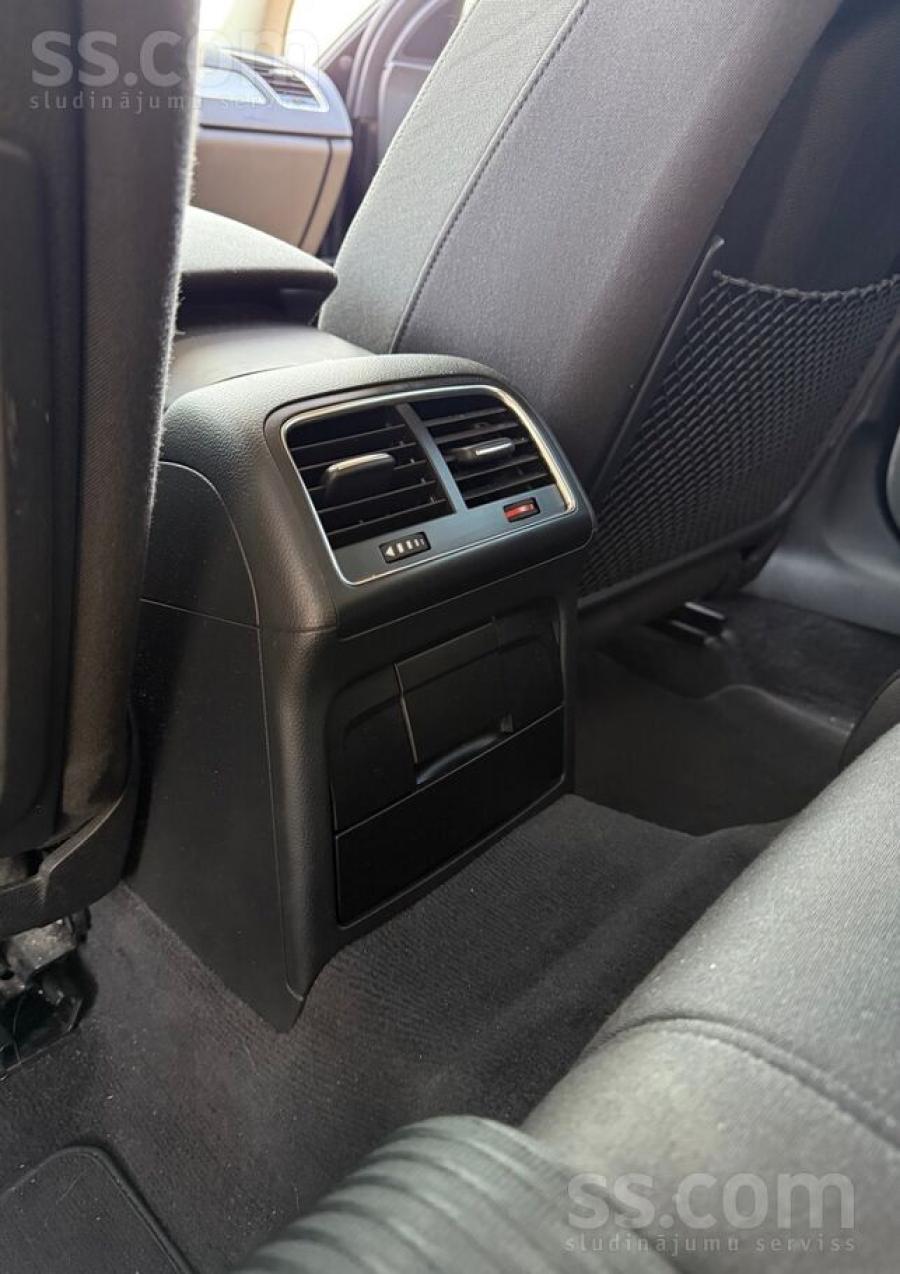 Black Audi A4 2011 in Riga, with an engine capacity of 2.00 L and mileage of 307 thousand km for 5700 €, photo 11 on AUTOMOTO.COM.LV