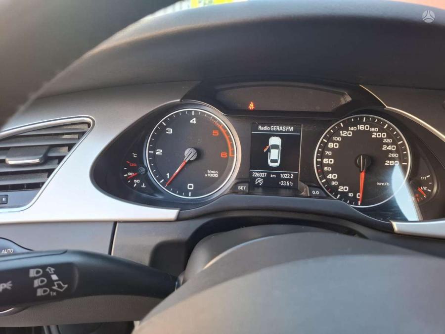 Melns Audi A4 2012 Kauņa, ar dzinēja tilpumu 1.97 L un nobraukumu 220 tūkst. km par 6400 €, foto 13 vietnē AUTOMOTO.COM.LV