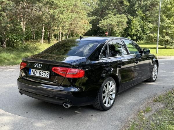 Audi A4 2014 in Jurmala on AUTOMOTO.COM.LV Black Audi A4 2014 in Jurmala, with an engine capacity of 3.00 L and mileage of 323 thousand km for 8800 €, photo 8 on AUTOMOTO.COM.LV