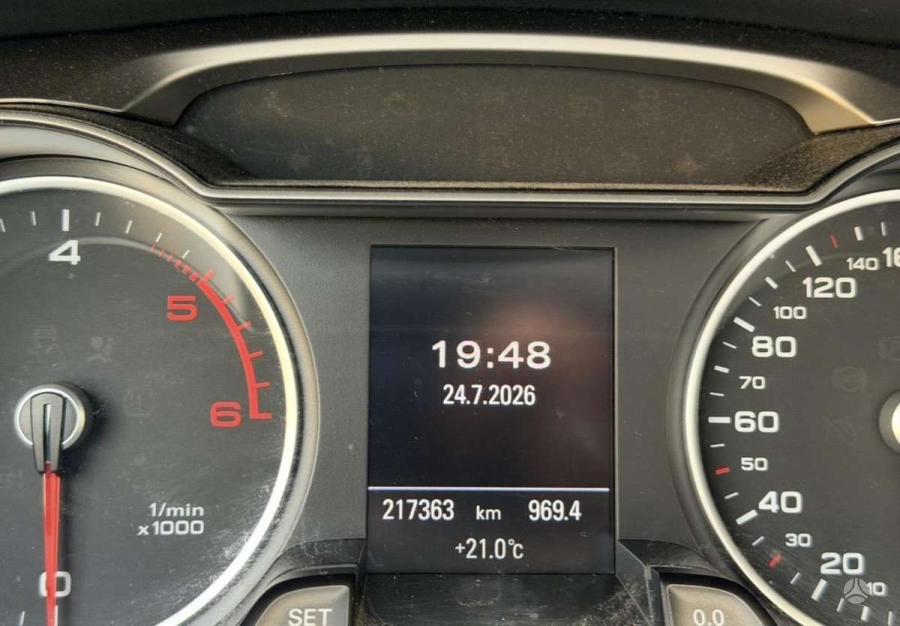 Black Audi A4 2014 in Vilnius, with an engine capacity of 2.00 L and mileage of 217 thousand km for 5900 €, photo 9 on AUTOMOTO.COM.LV