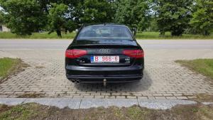 Black Audi A4 2016 in Riga, with an engine capacity of 2.00 L and mileage of 310 thousand km for 11950 €, photo 6 on AUTOMOTO.COM.LV