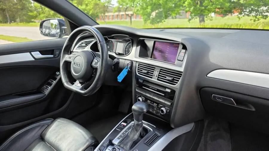 Black Audi A4 2016 in Riga, with an engine capacity of 2.00 L and mileage of 310 thousand km for 11950 €, photo 25 on AUTOMOTO.COM.LV