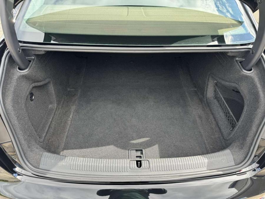 Black Audi A4 2017 in Panevezys, with an engine capacity of 1.97 L and mileage of 104 thousand km for 11900 €, photo 15 on AUTOMOTO.COM.LV
