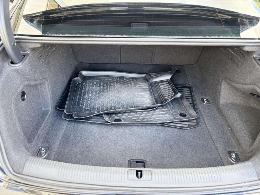 Black Audi A4 2017 in Kaunas, with an engine capacity of 1.97 L and mileage of 293 thousand km for 13799 €, photo 35 on AUTOMOTO.COM.LV