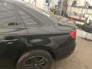 Black Audi A4 2017 in Ukmerge, with an engine capacity of 1.98 L and mileage of 262 thousand km for 6500 €, photo 14 on AUTOMOTO.COM.LV