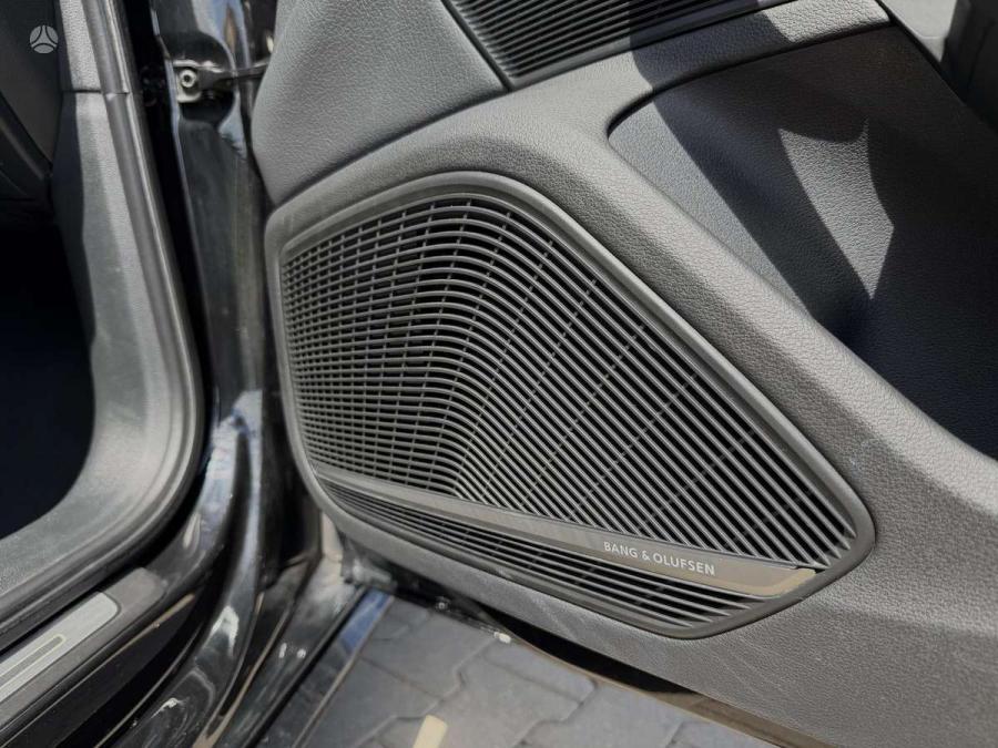 Melns Audi A4 2018 Viļņa, ar dzinēja tilpumu 1.98 L un nobraukumu 93 tūkst. km par 16700 €, foto 23 vietnē AUTOMOTO.COM.LV