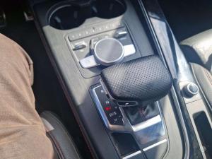 Black Audi A4 2018 in Vilnius, with an engine capacity of 1.98 L and mileage of 98 thousand km for 15000 €, photo 24 on AUTOMOTO.COM.LV