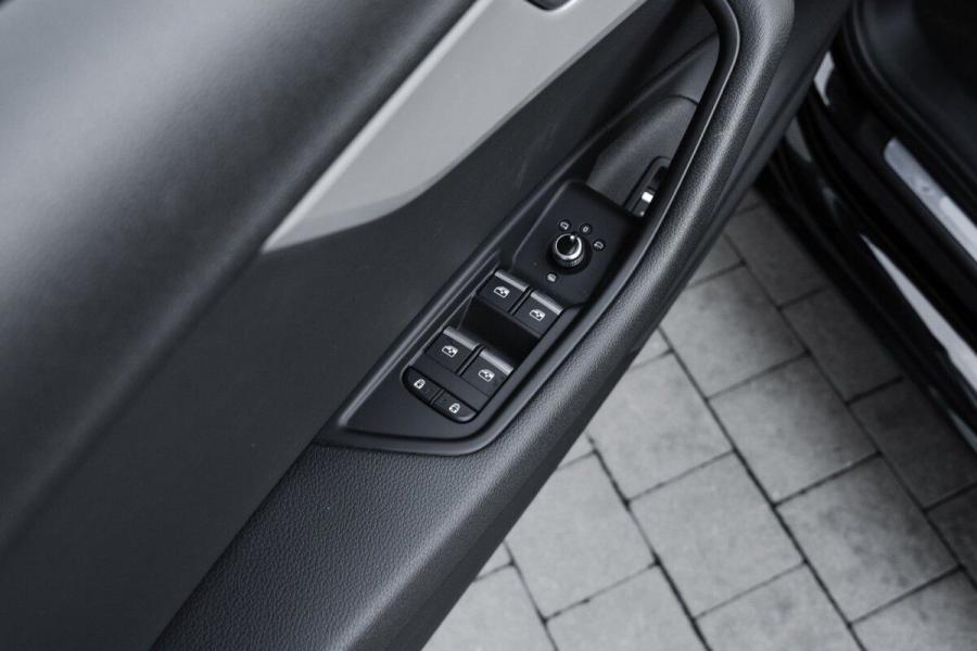 Black Audi A4 2020 in Marupe, with an engine capacity of 2.00 L and mileage of 119 thousand km for 21300 €, photo 8 on AUTOMOTO.COM.LV