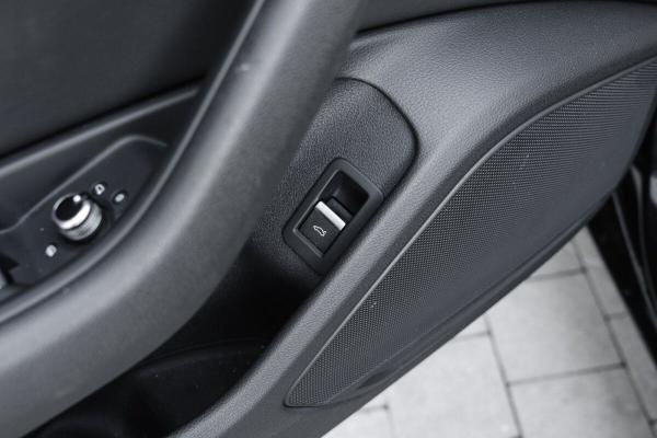 Black Audi A4 2020 in Marupe, with an engine capacity of 2.00 L and mileage of 119 thousand km for 21300 €, photo 8 on AUTOMOTO.COM.LV