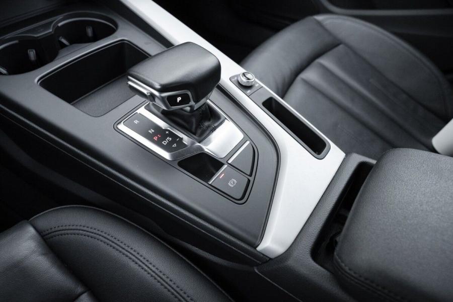 Black Audi A4 2020 in Marupe, with an engine capacity of 2.00 L and mileage of 119 thousand km for 21300 €, photo 21 on AUTOMOTO.COM.LV