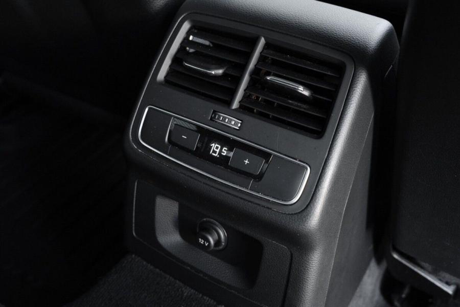 Black Audi A4 2020 in Marupe, with an engine capacity of 2.00 L and mileage of 119 thousand km for 21300 €, photo 24 on AUTOMOTO.COM.LV
