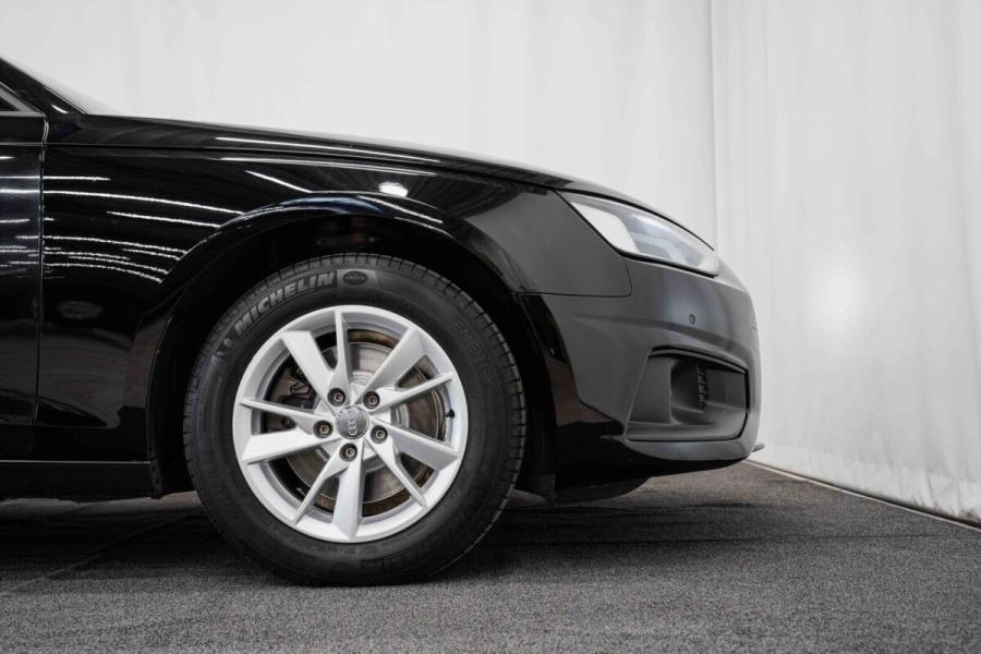Melns Audi A4 2021 Tallina, ar dzinēja tilpumu 2.00 L un nobraukumu 121 tūkst. km par 21900 €, foto 17 vietnē AUTOMOTO.COM.LV