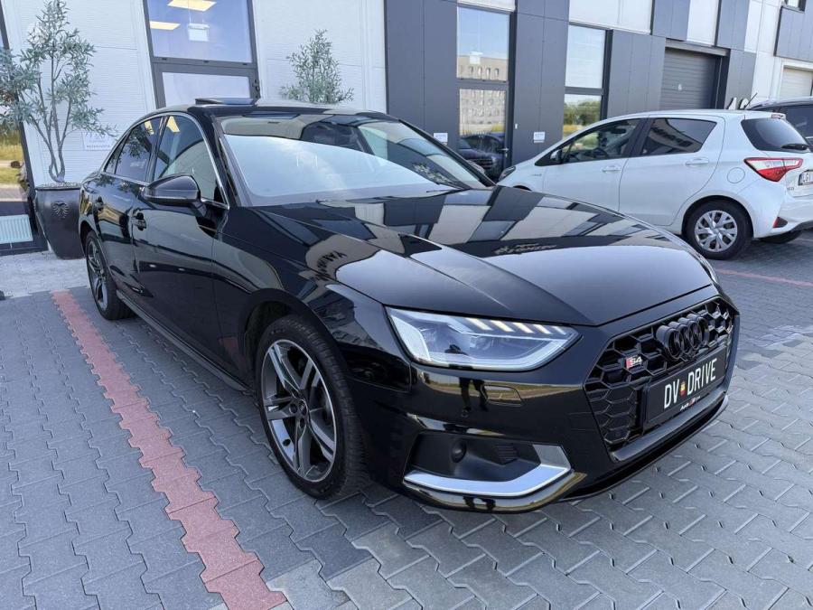 Black Audi A4 2021 in Vilnius, with an engine capacity of 1.97 L and mileage of 257 thousand km for 17250 €, photo 4 on AUTOMOTO.COM.LV