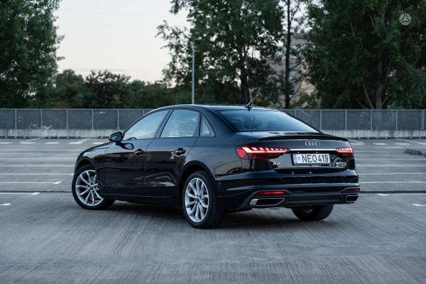 Black Audi A4 2021 in Vilnius, with an engine capacity of 2.00 L and mileage of 61 thousand km for 23900 €, photo 3 on AUTOMOTO.COM.LV