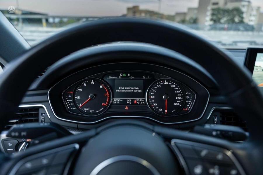 Black Audi A4 2021 in Vilnius, with an engine capacity of 2.00 L and mileage of 61 thousand km for 23900 €, photo 20 on AUTOMOTO.COM.LV