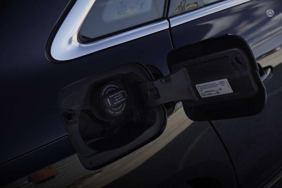 Melns Audi A4 2022 Viļņa, ar dzinēja tilpumu 1.98 L un nobraukumu 61 tūkst. km par 24600 €, foto 18 vietnē AUTOMOTO.COM.LV