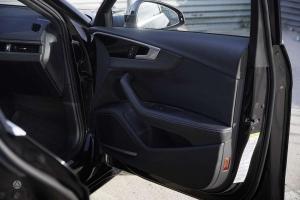 Melns Audi A4 2022 Viļņa, ar dzinēja tilpumu 1.98 L un nobraukumu 61 tūkst. km par 24600 €, foto 27 vietnē AUTOMOTO.COM.LV