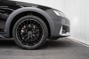 Black Audi A4 2023 in Tallinn, with an engine capacity of 2.00 L and mileage of 133 thousand km for 23900 €, photo 17 on AUTOMOTO.COM.LV