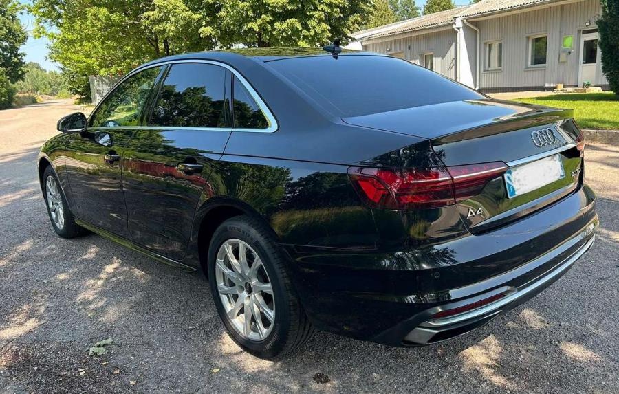 Black Audi A4 2023 in Taurage, with an engine capacity of 1.97 L and mileage of 228 thousand km for 15900 €, photo 4 on AUTOMOTO.COM.LV