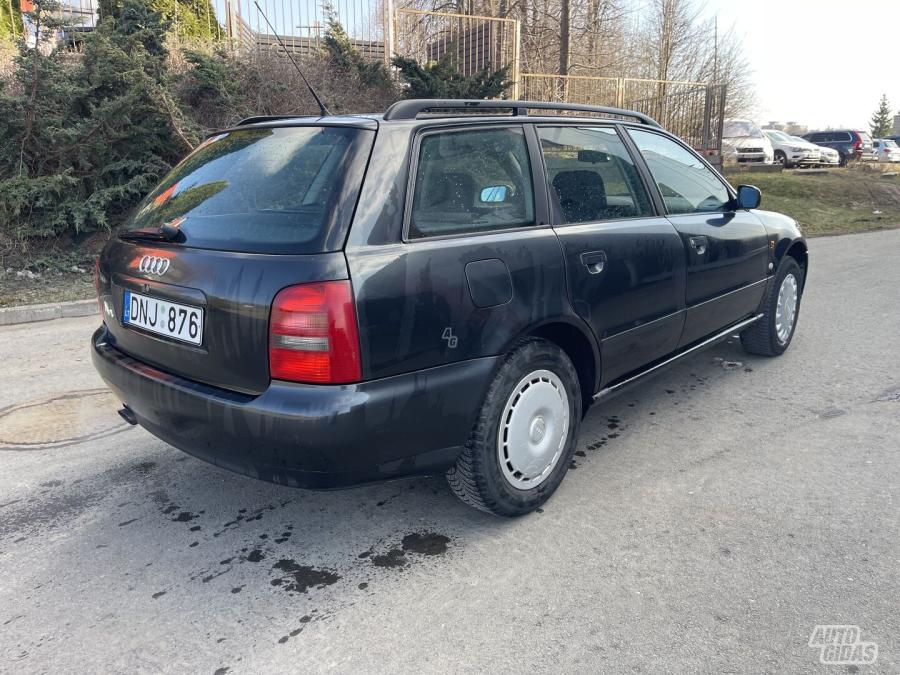 Melns Audi A4 1996 Kauņa, ar dzinēja tilpumu 1.80 L un nobraukumu 261 tūkst. km par 650 €, foto 3 vietnē AUTOMOTO.COM.LV