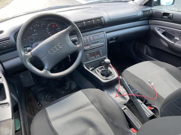 Black Audi A4 1996 in Kaunas, with an engine capacity of 1.80 L and mileage of 261 thousand km for 650 €, photo 7 on AUTOMOTO.COM.LV