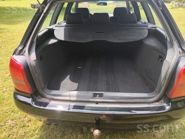 Black Audi A4 1997 in Cesis, with an engine capacity of 1.80 L and mileage of 369 thousand km for 1400 €, photo 8 on AUTOMOTO.COM.LV