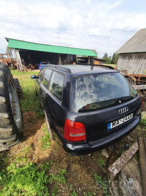 Melns Audi A4 1998 Daugavpils, ar dzinēja tilpumu 1.60 L un nobraukumu 370 tūkst. km par 650 €, foto 2 vietnē AUTOMOTO.COM.LV