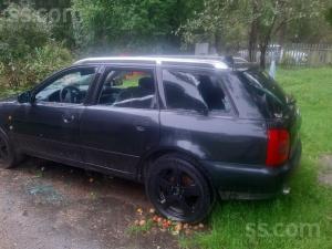 Melns Audi A4 1998 Ogre, ar dzinēja tilpumu 1.80 L un nobraukumu 359 tūkst. km par 600 €, foto 4 vietnē AUTOMOTO.COM.LV