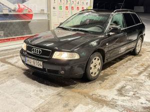 Melns Audi A4 1999 Bauska, ar dzinēja tilpumu 2.50 L un nobraukumu 400 tūkst. km par 1350 €, foto  vietnē AUTOMOTO.COM.LV