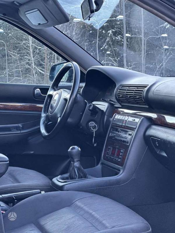 Melns Audi A4 1999 Viļņa, ar dzinēja tilpumu 1.90 L un nobraukumu 408 tūkst. km par 950 €, foto 10 vietnē AUTOMOTO.COM.LV