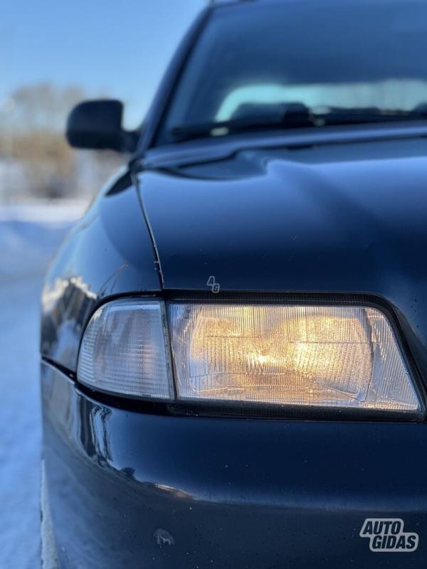 Melns Audi A4 1999 Viļņa, ar dzinēja tilpumu 1.90 L un nobraukumu 408 tūkst. km par 950 €, foto 4 vietnē AUTOMOTO.COM.LV