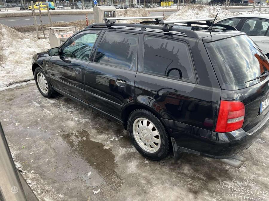 Melns Audi A4 1999 Viļņa, ar dzinēja tilpumu 1.90 L un nobraukumu 382 tūkst. km par 800 €, foto 4 vietnē AUTOMOTO.COM.LV
