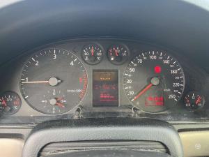 Melns Audi A4 1999 Viļņa, ar dzinēja tilpumu 1.90 L un nobraukumu 382 tūkst. km par 800 €, foto 11 vietnē AUTOMOTO.COM.LV